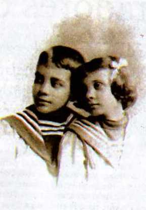 Borges y su hermana Norah (1909)